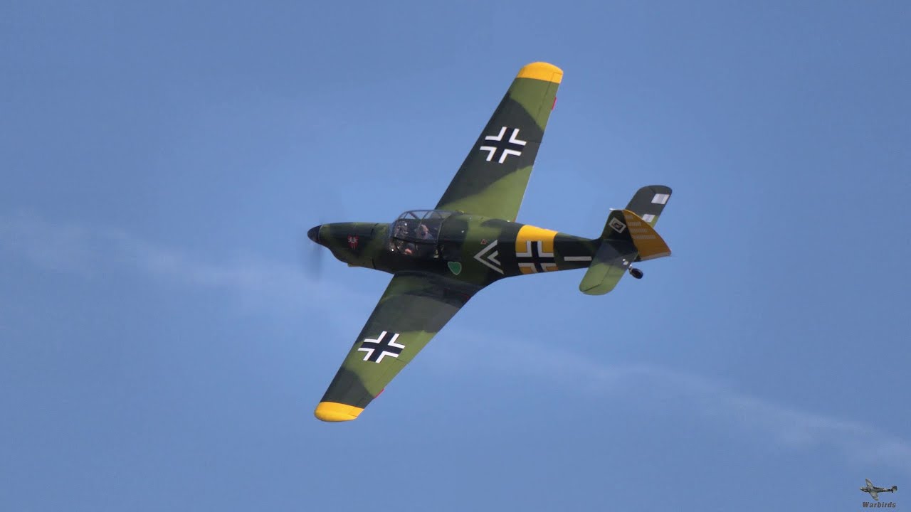 Watch this historic aircraft sweep past the crowd - "It stays ...
