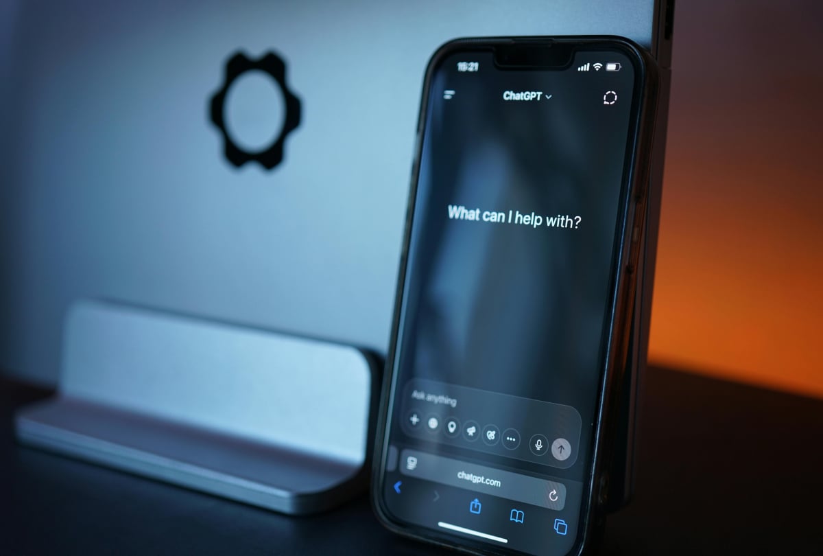 Γιατί δεν πρέπει να εμπιστεύεστε τα φιλικά AI chatbots - Η μεγάλη ...