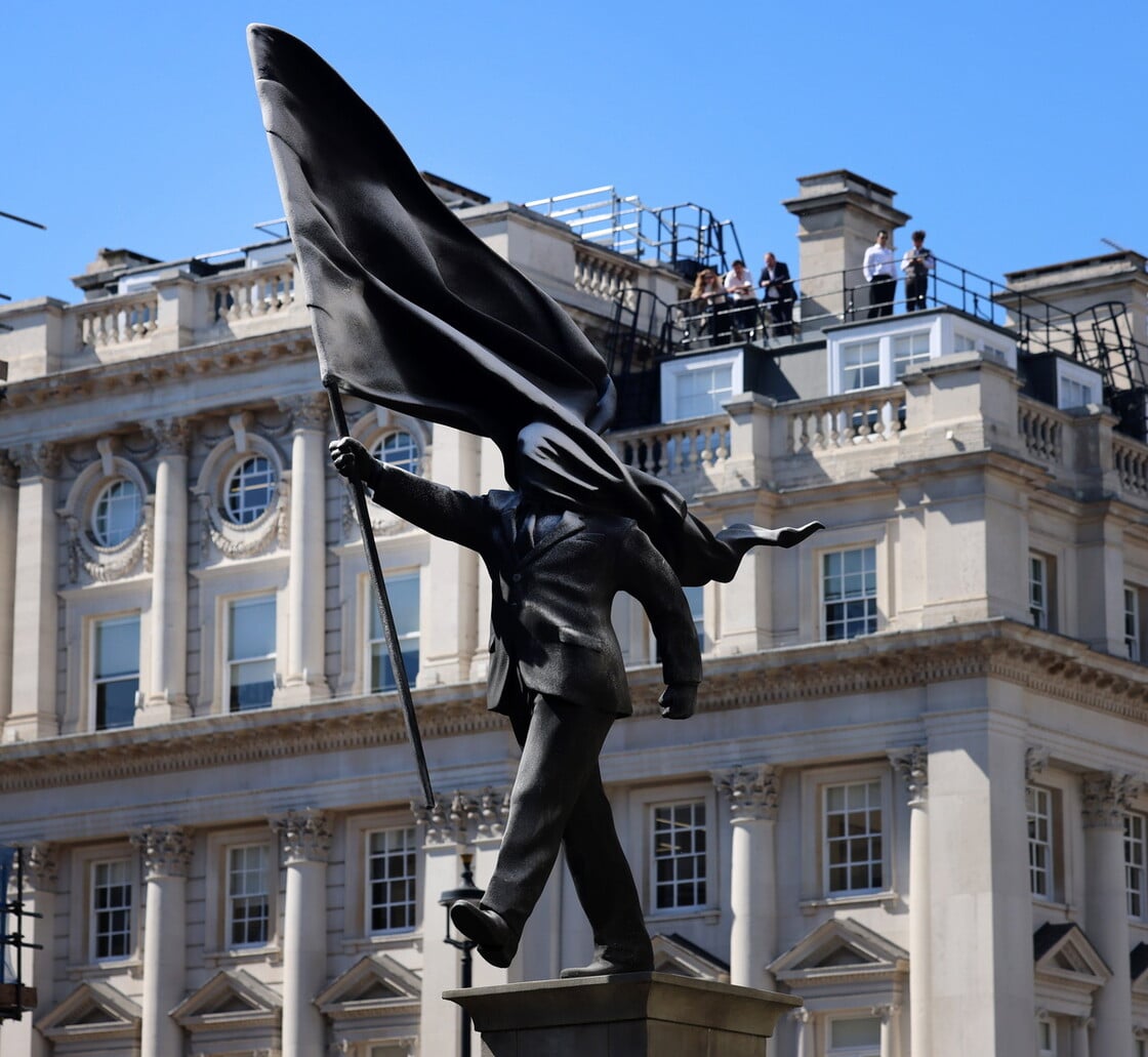 Ο Banksy επιβεβαίωσε ότι το άγαλμα στο κέντρο του Λονδίνου είναι δικό του