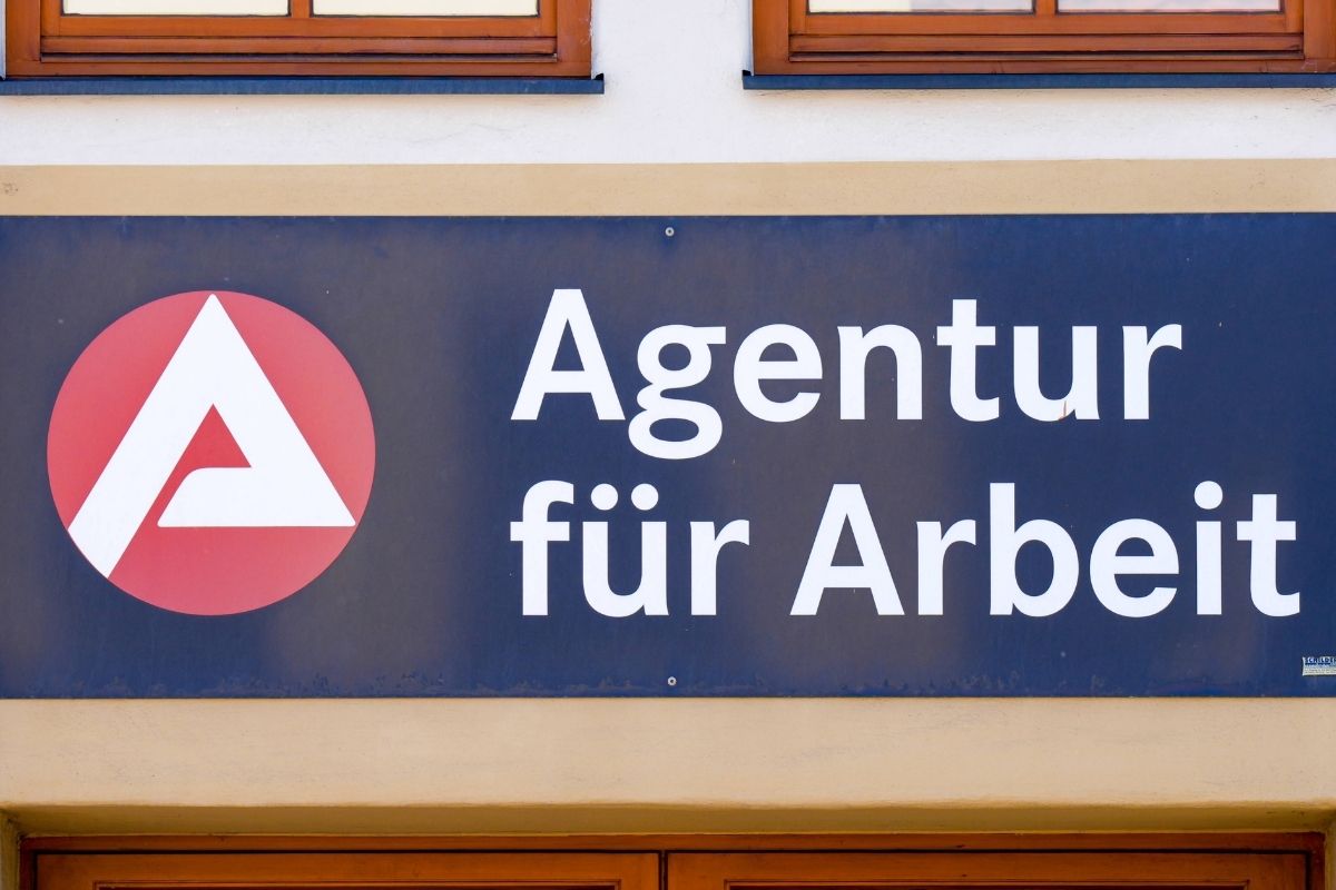 Zahl der Arbeitslosen weiter über drei Millionen! Wichtiger Booster ...
