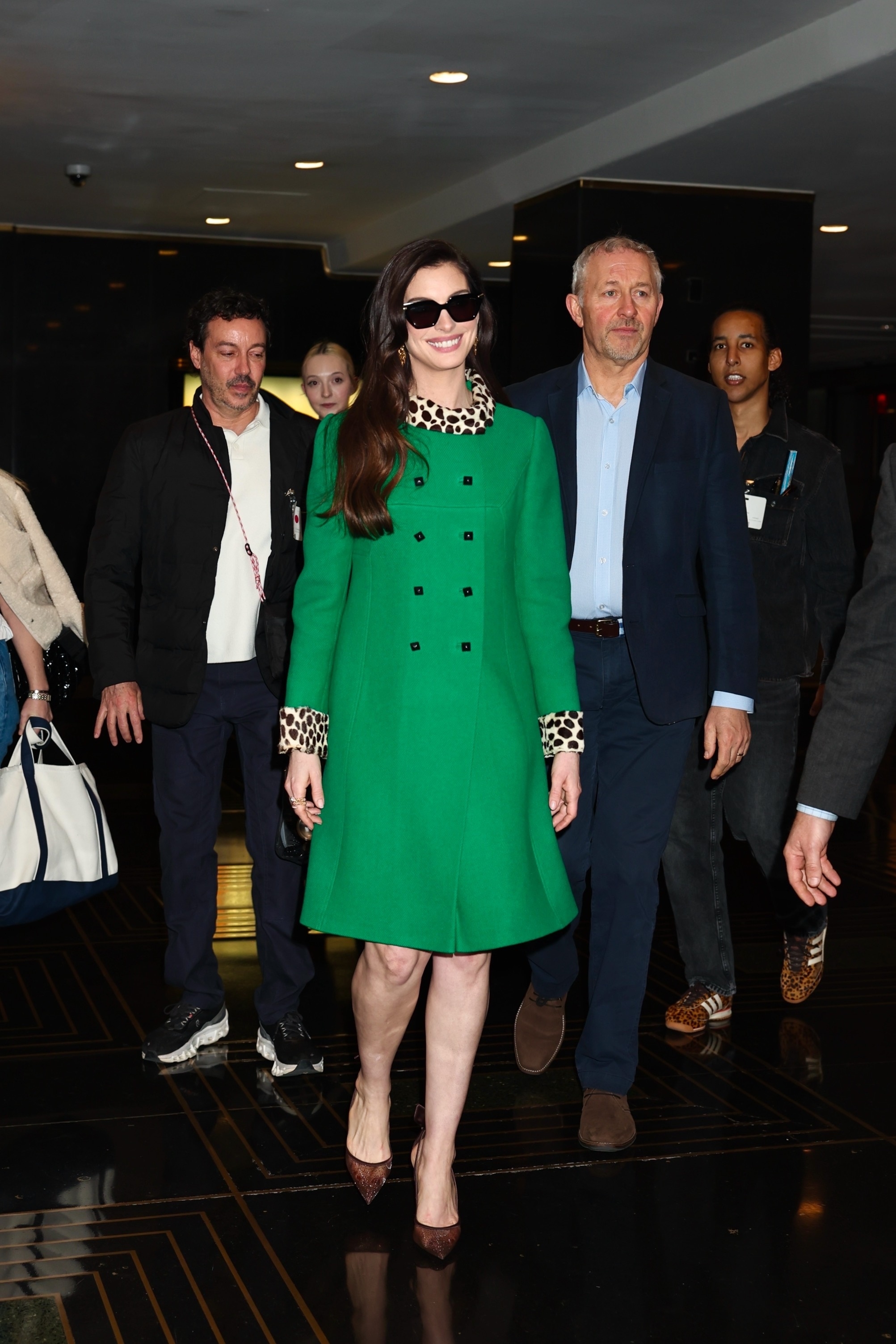 Anne Hathaway re-wears memorable look from 'The Devil Wears Prada' 20 ...