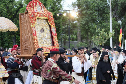 Συγκίνηση στο Μεσολόγγι για την υποδοχή της Εικόνας της Παναγίας «Άξιον ...