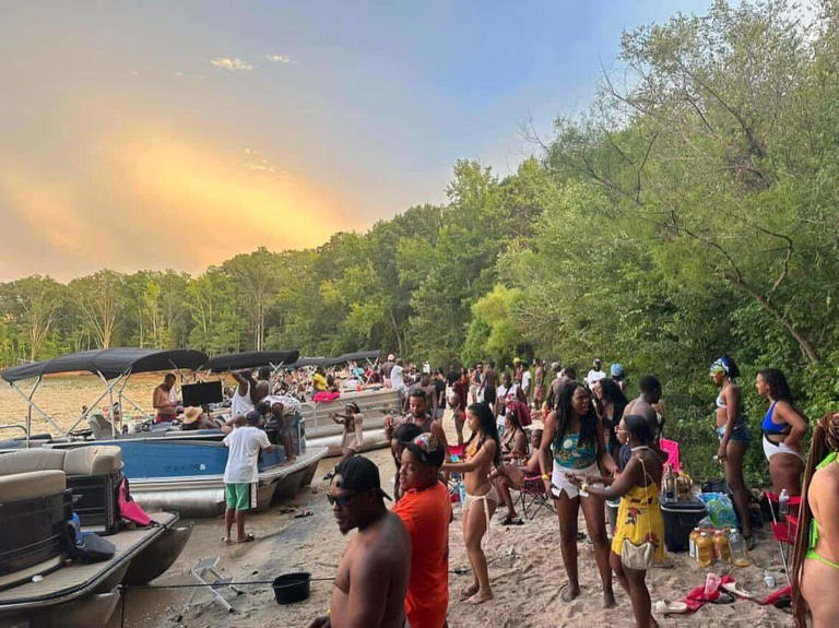 Black Boat Weekend to bring hundreds of boats, live DJ sets to Lake Norman