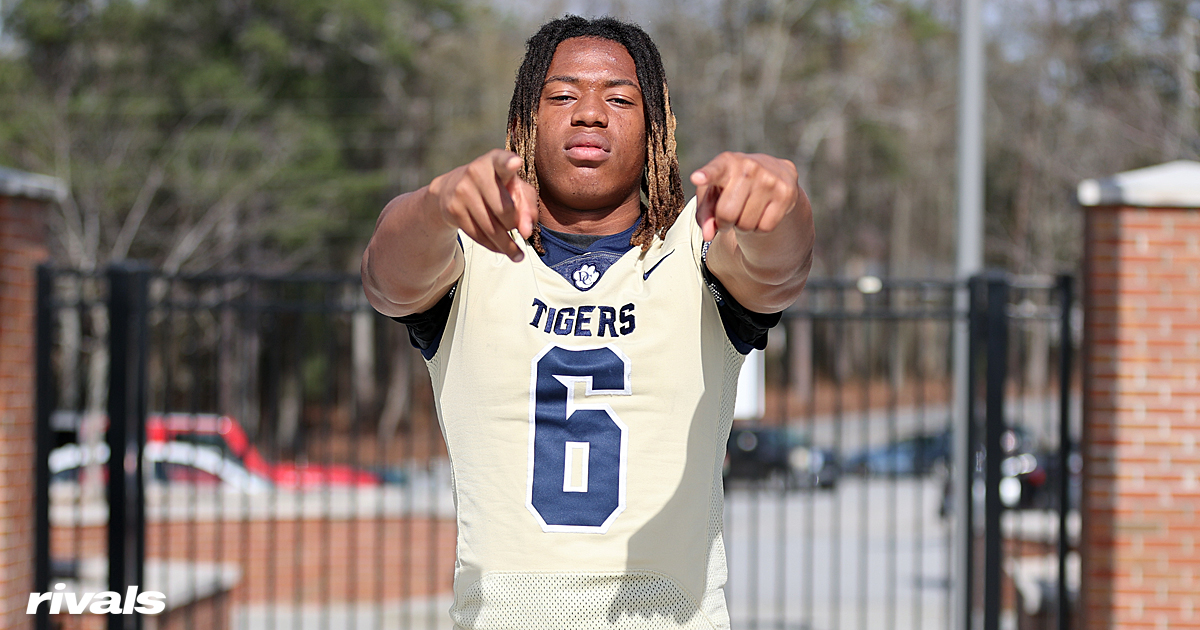 Four-star pass rusher adds South Carolina offer