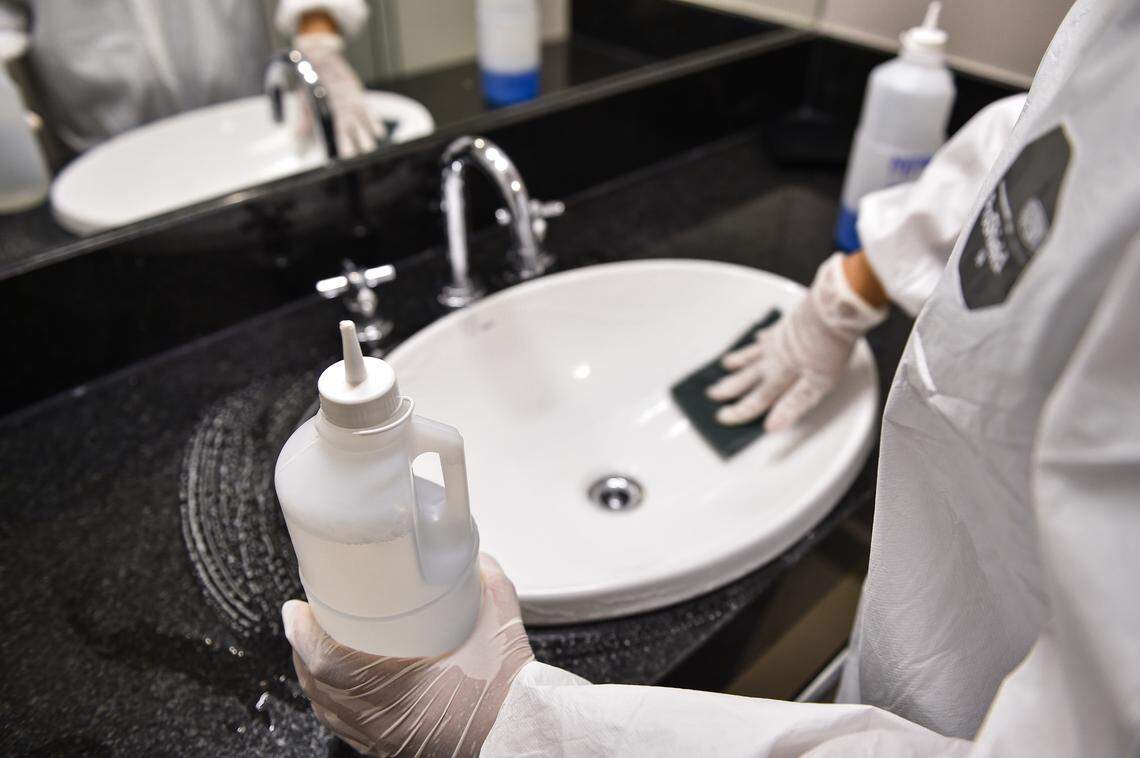 Easy bathroom cleaning habits to prevent build-up in sinks, showers ...