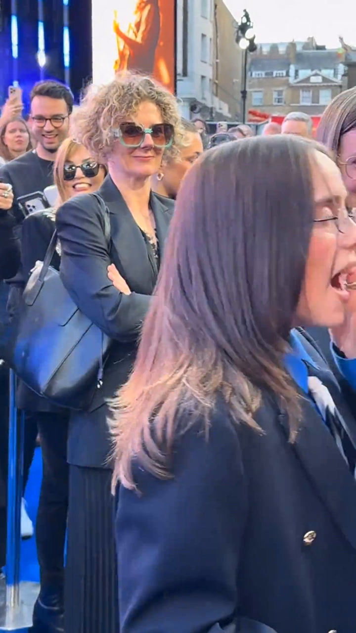 Billie Eilish's priceless reaction to screaming fans in London