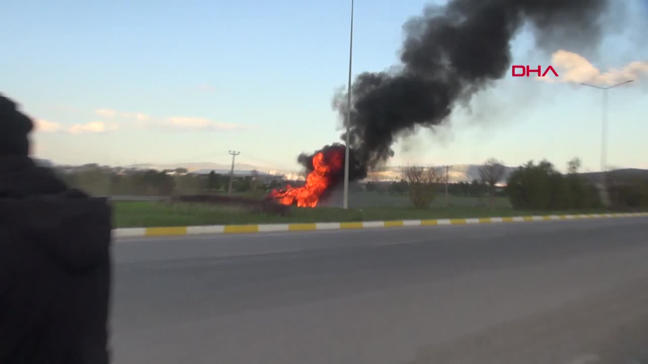 Otomobili alev alan sürücü gözyaşlarını tutamadı