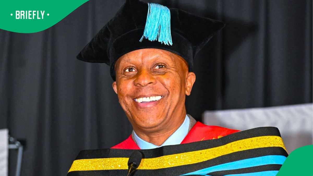 Peter Ndlovu pays tribute to Doctor Khumalo after TUT honours Bafana ...