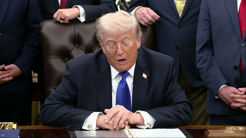 Trump signs order expanding access to retirement plans