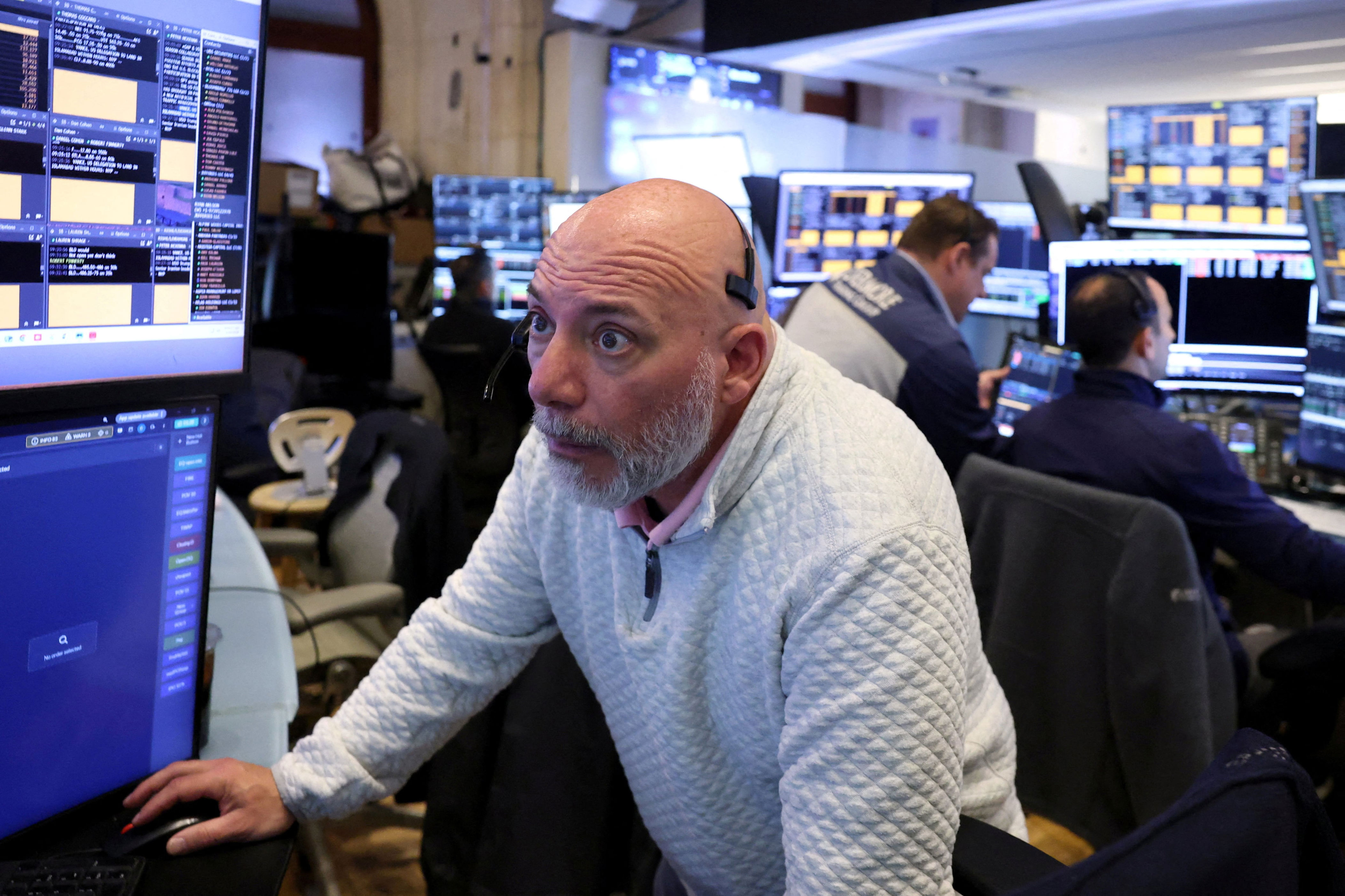 KOSPI surges past 7,800, 12,000-point target set