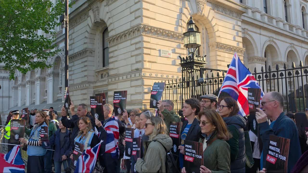 Jacob Rees-Mogg joins Downing Street pro-Israel rally as terror threat ...