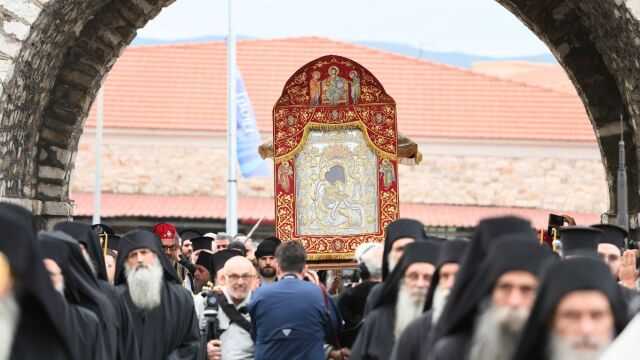 Συγκίνηση στο Μεσολόγγι για την υποδοχή της Εικόνας της Παναγίας «Άξιον ...