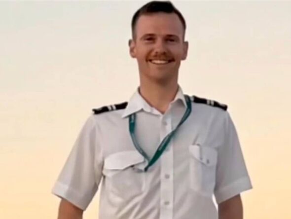 Pilot killed in Adelaide hangar crash was 'admired by his peers and ...