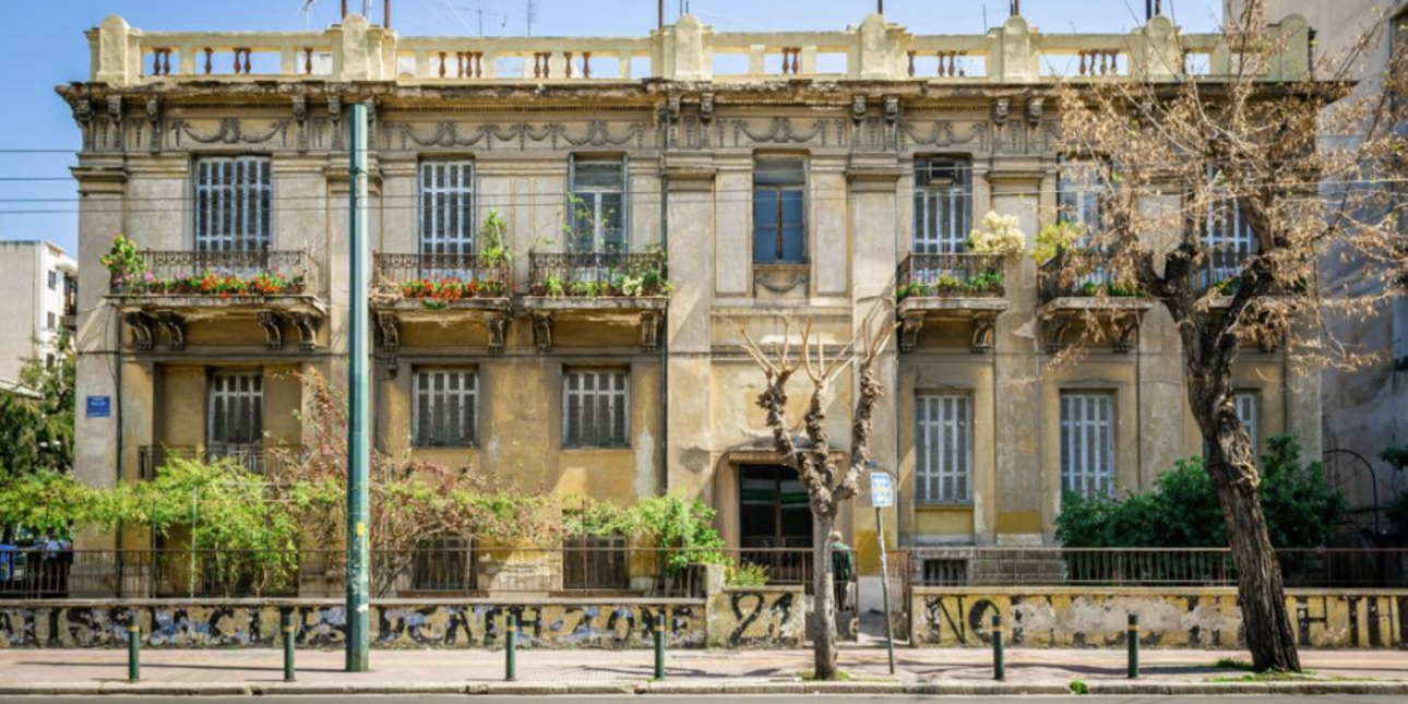 «Ωραία των Αθηνών»: Η παλαιότερη πολυκατοικία της πρωτεύουσας, άνω των ...