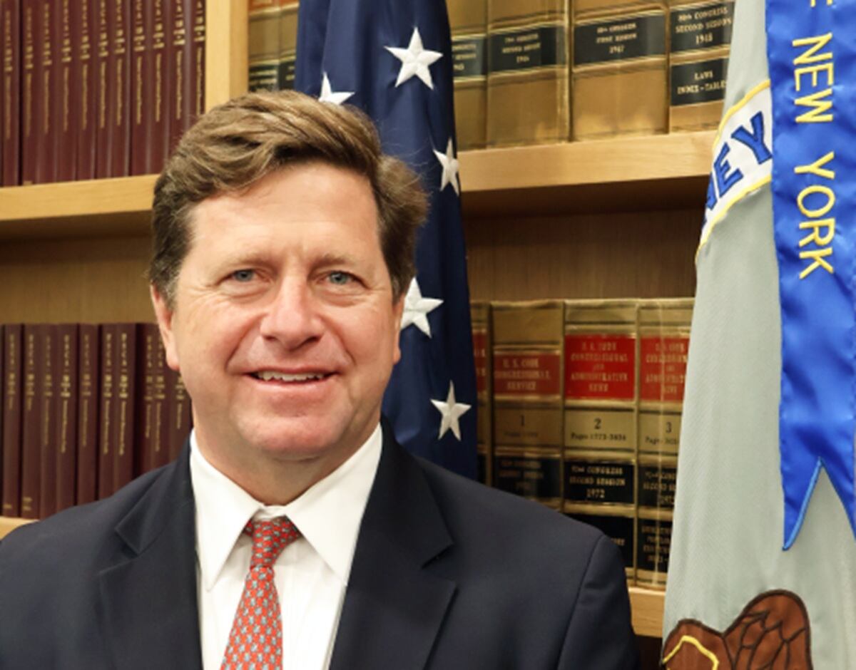 Trump cambia de opinión y nomina a Jay Clayton, fiscal de Nueva York ...