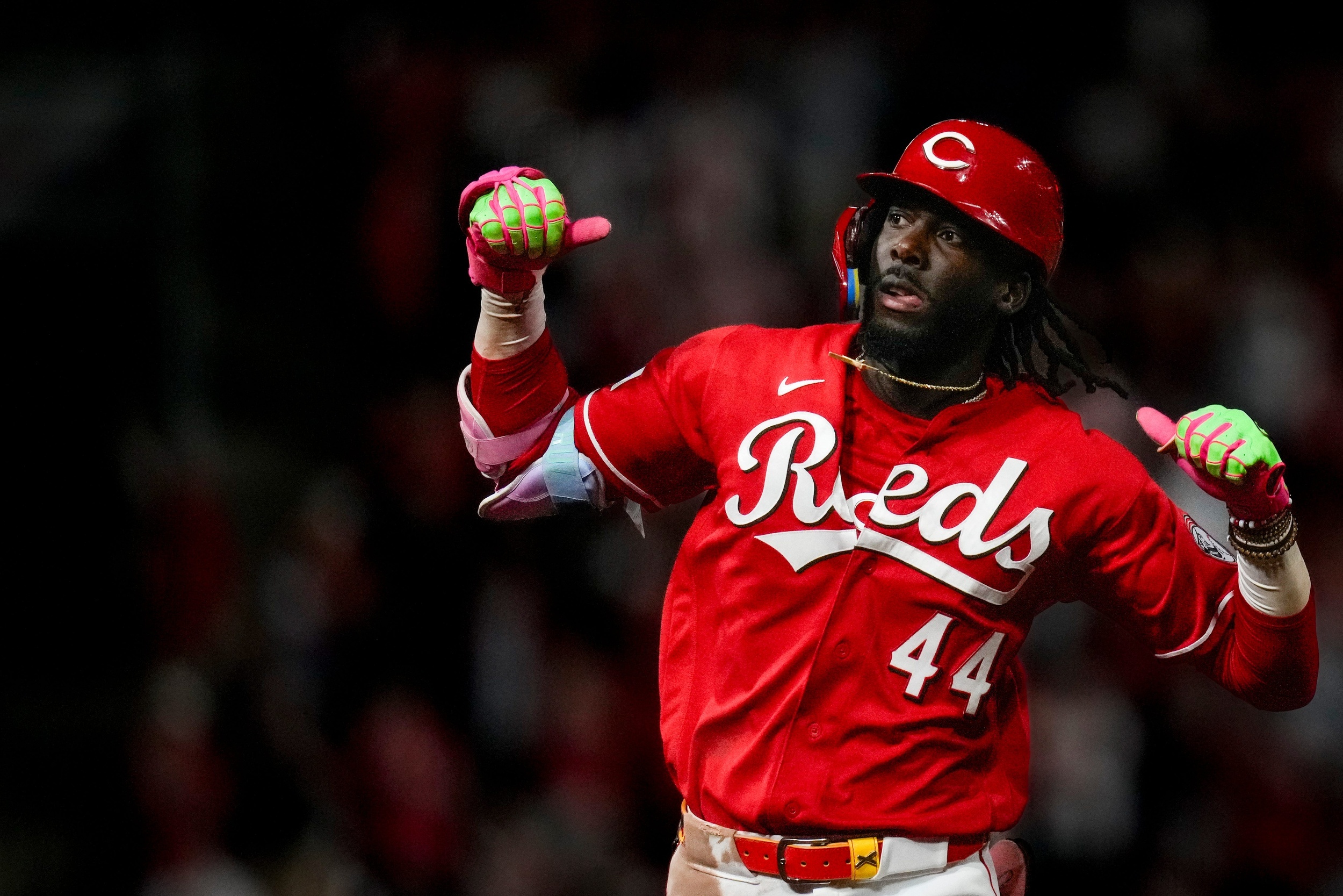 Reds' historic start continues in series-clinching win over Rockies