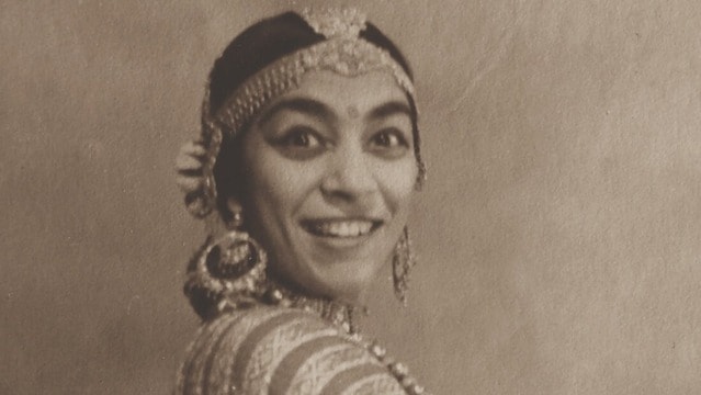 हिंदी सिनेमा से 1 साल बड़ी थीं यह एक्ट्रेस, रातों-रात बच्ची और पति के ...