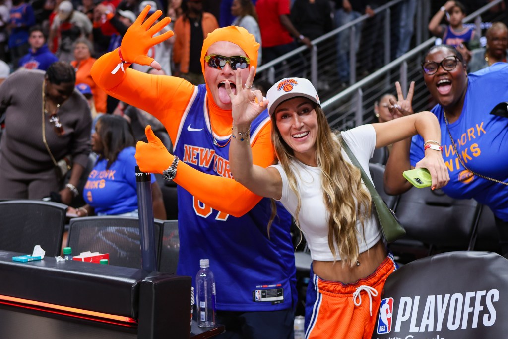 Knicks fans celebrate series-clinching win in style — in Atlanta and ...