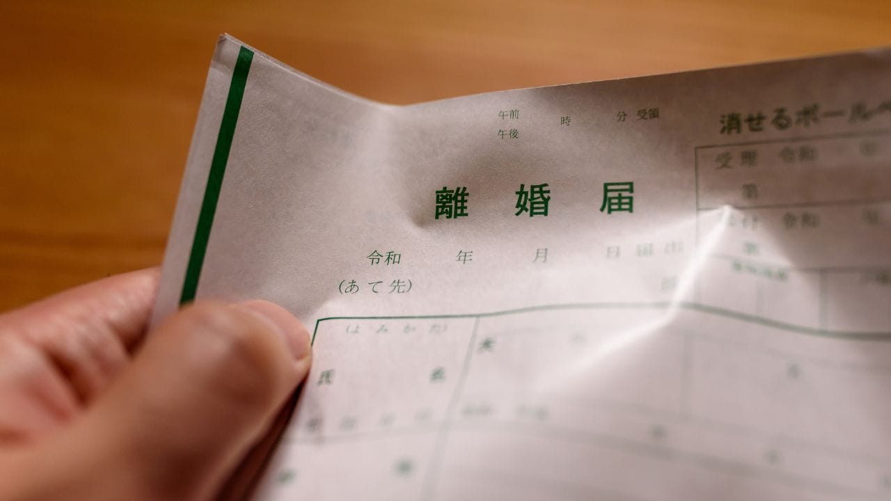 昨夜は一緒にご飯を食べたのに…翌朝、年商3億円・46歳社長が発見したテーブル上の「突然の離婚届」。銀行からの電話で「夫の隠し事」を察した元銀行 ...