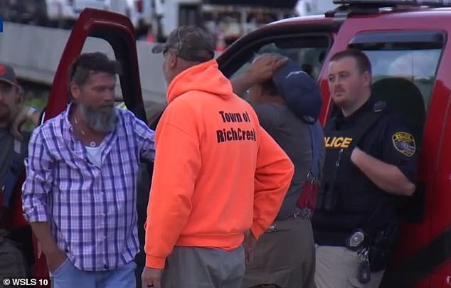 Small-town mayor shows up 'drunk' to train derailment scene and is ...