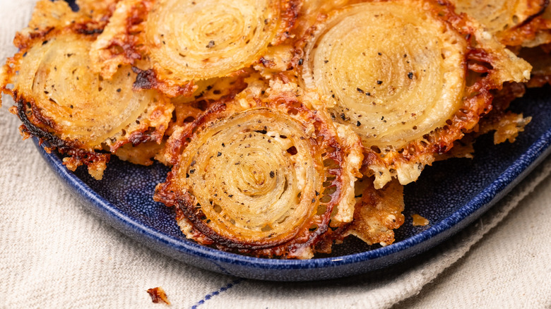 Low-carb onion ring chips recipe