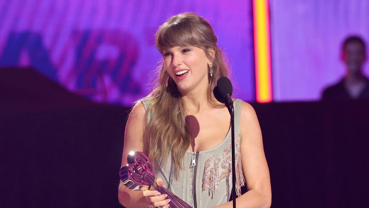Taylor Swift posts countdown on website