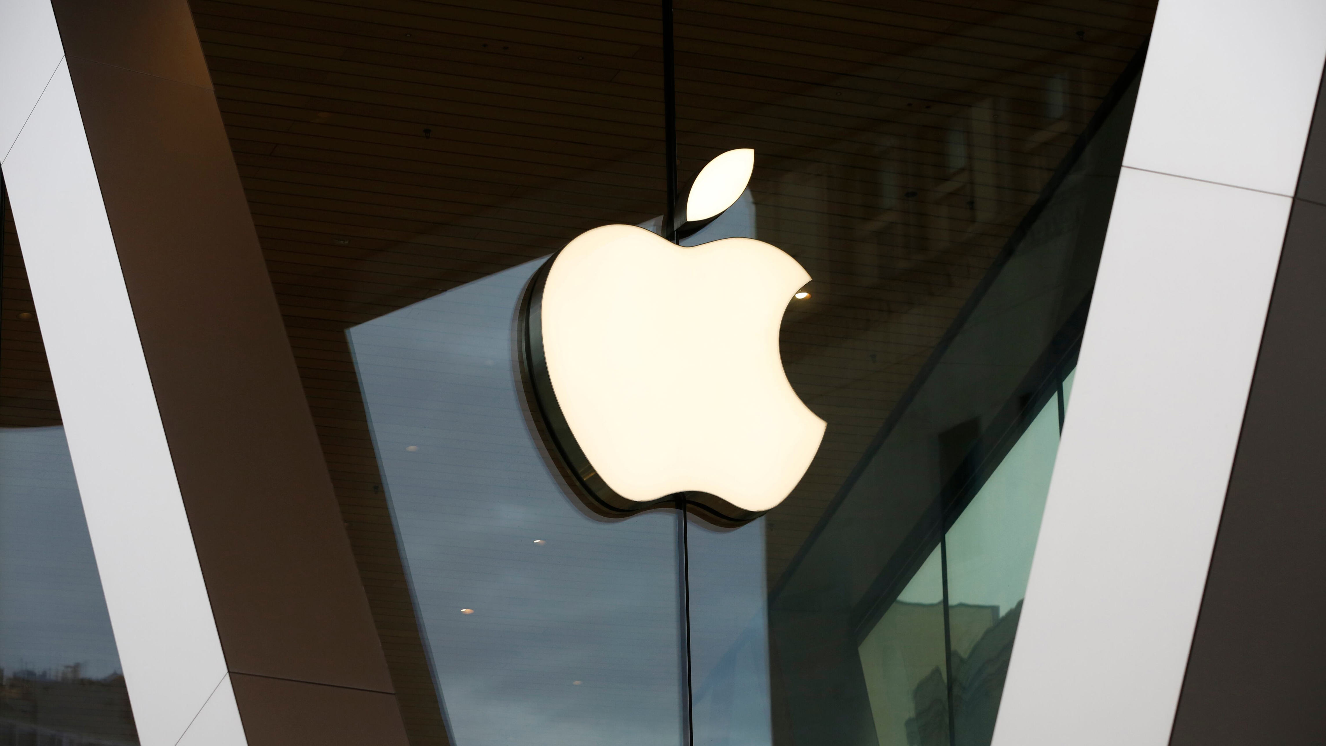 Apple Inc. forum highlights real-world uses of AI in manufacturing