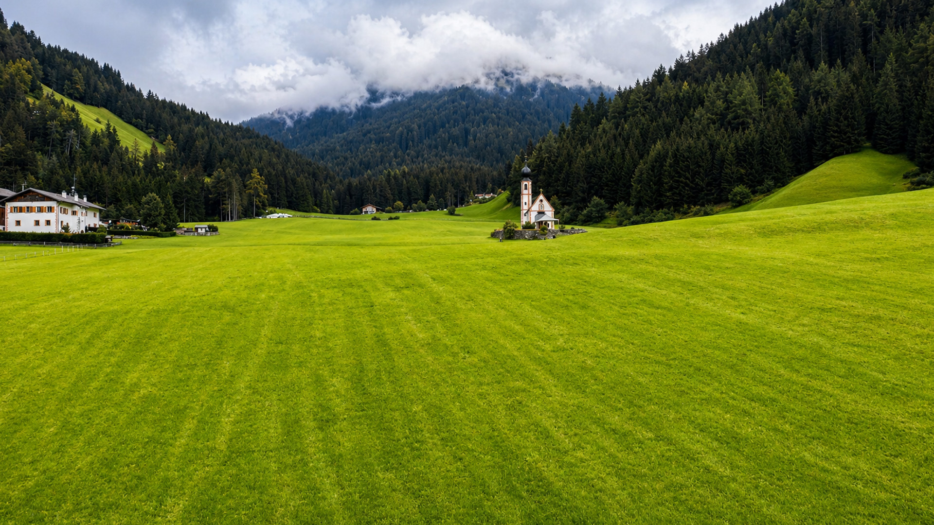 Homes surrounded by more land than people