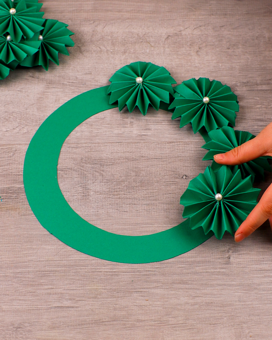 Eleganter Kranz aus Papier 🎄