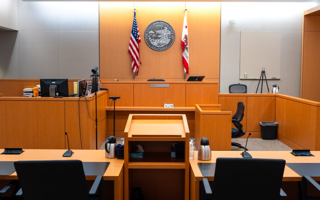 Man sentenced to 26 years for stabbing girlfriend to death after she ...