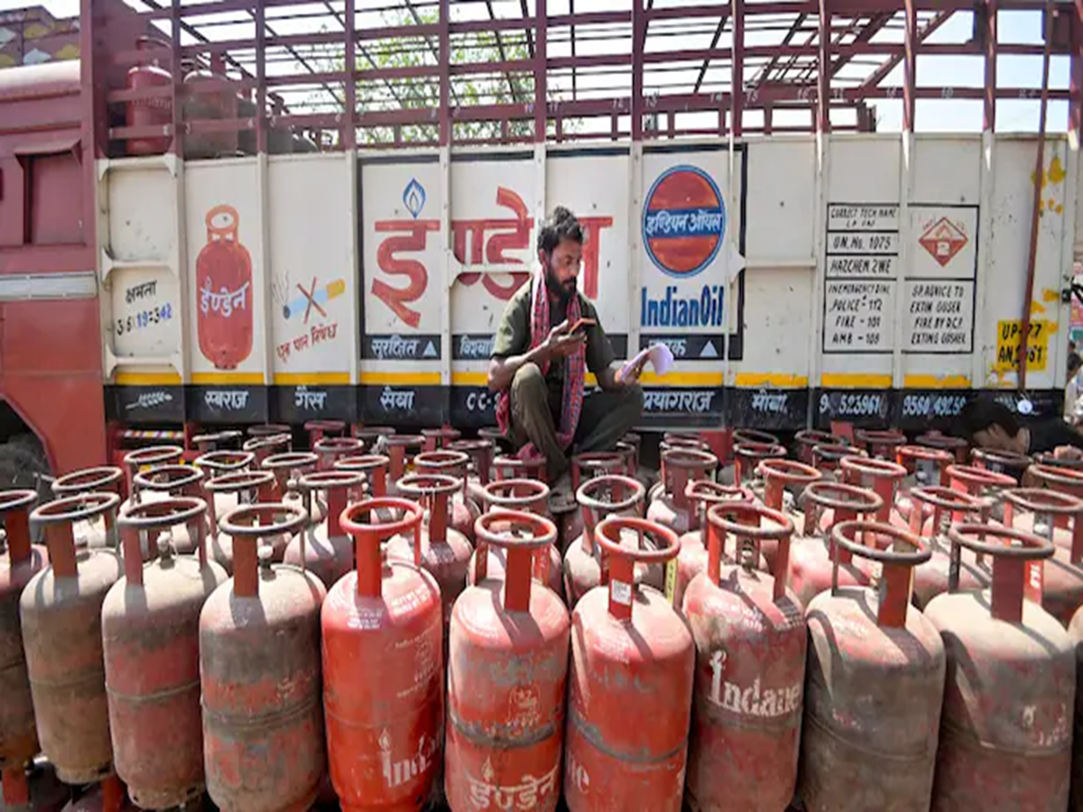 LPG price today (May 1): Commercial gas cylinder rates hiked by Rs 993 ...