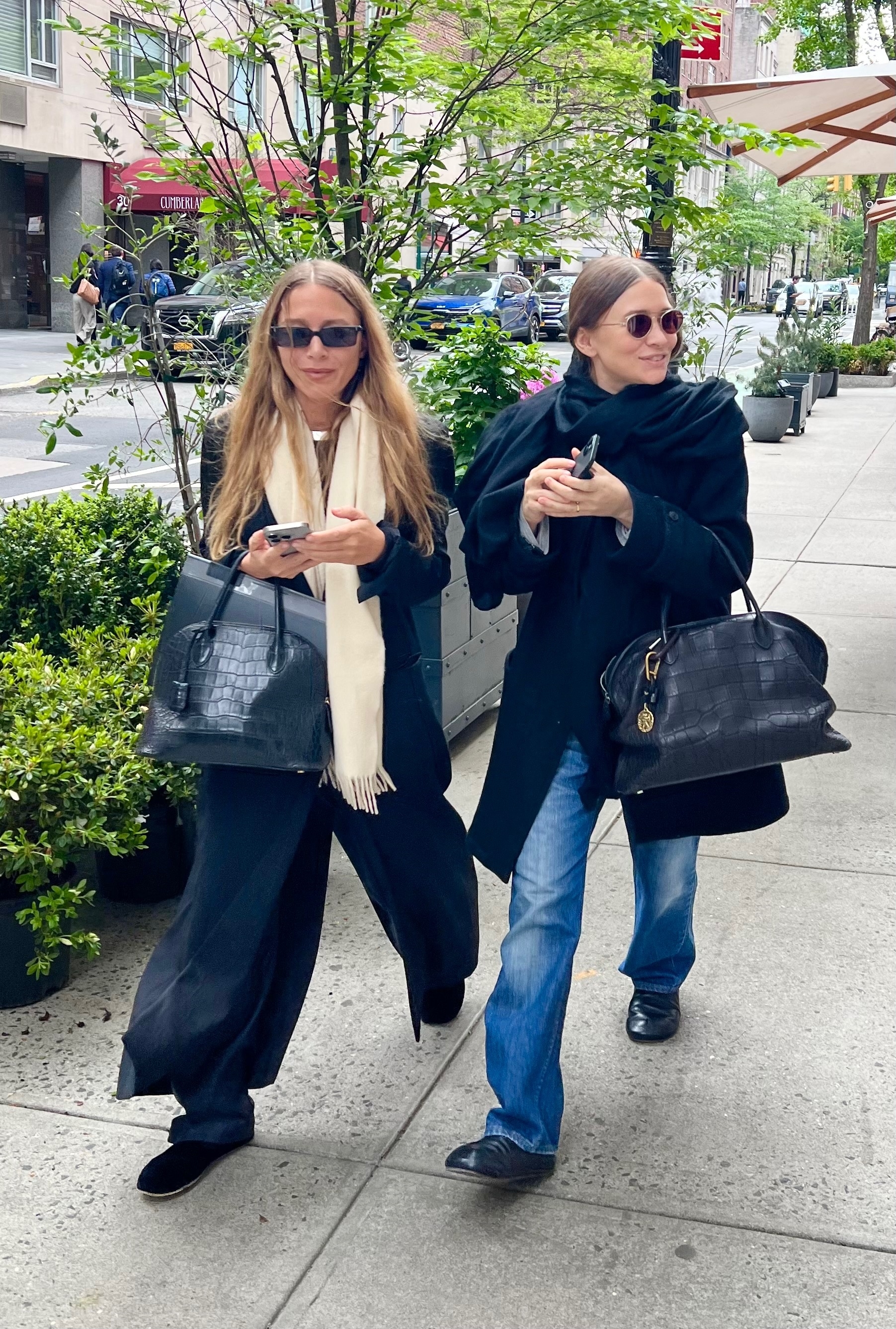 Mary-Kate and Ashley Olsen make rare public outing in matching looks ...