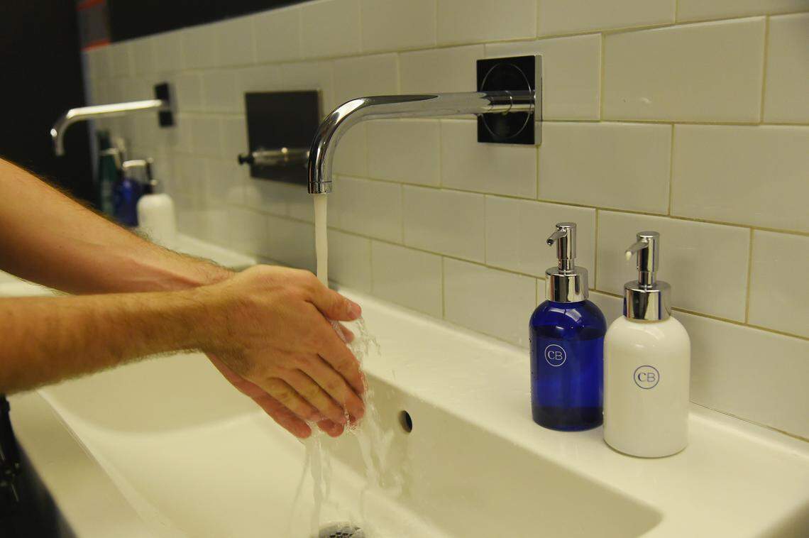 Easy and quick bathroom maintenance tips to prevent soap scum and build ...