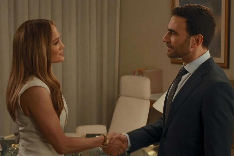 Jennifer Lopez gây chú ý với cảnh 'nóng' bên bạn trai tin đồn