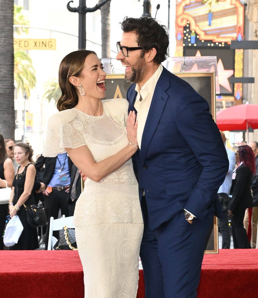 Emily Blunt and John Krasinski can't keep their hands off each other at ...