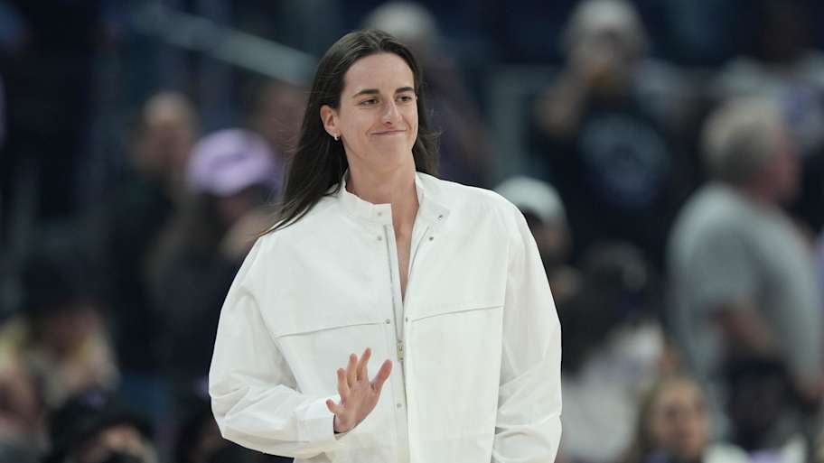 Caitlin Clark rocks all-white outfit before playing Azzi Fudd and Paige ...