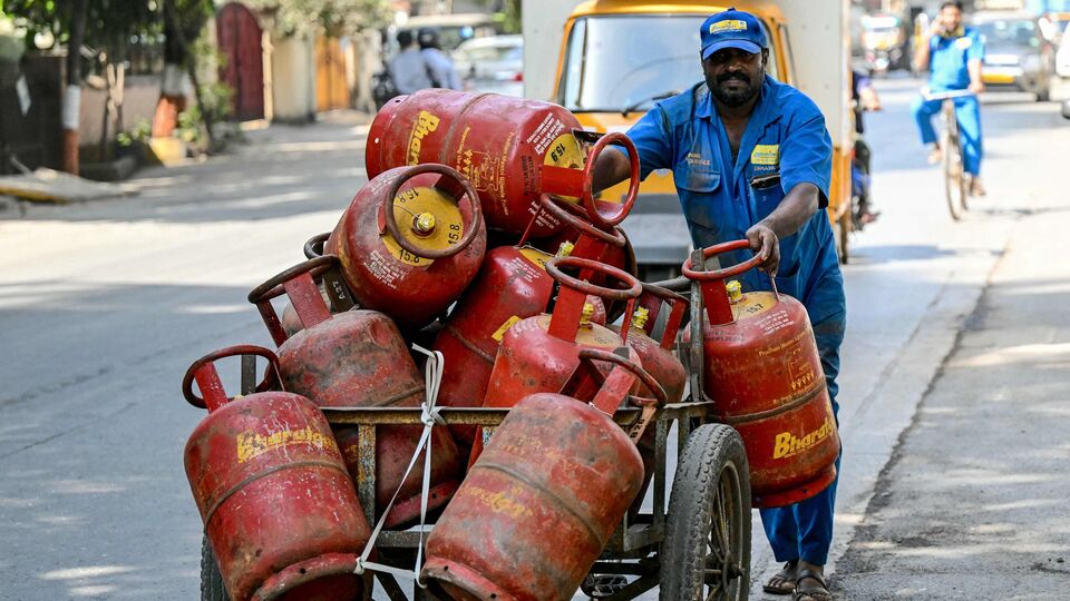 LPG price hike: 19-kg commercial gas cylinder rate hiked by ₹993; check ...
