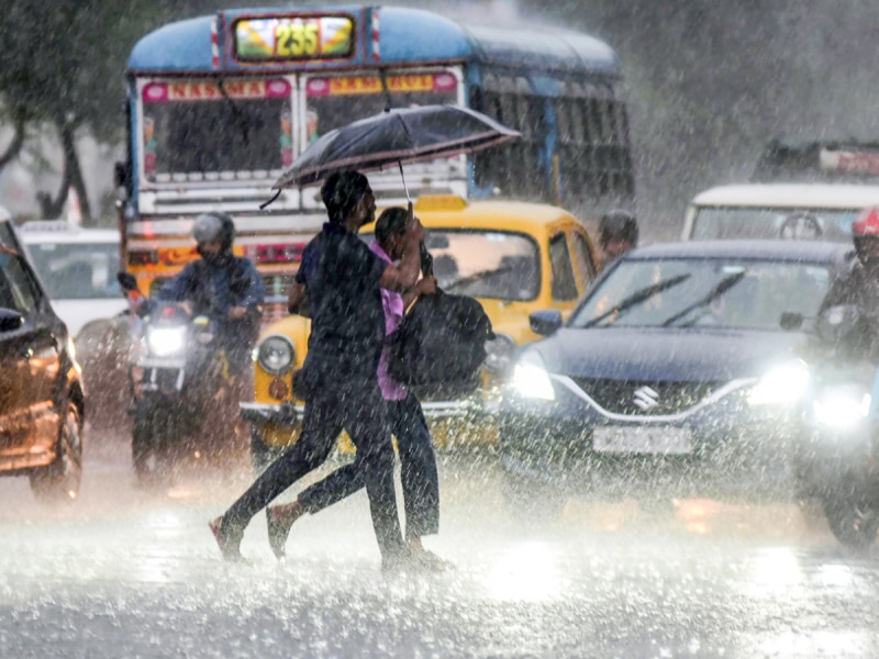 गर्मी के बीच इंद्र देवता की एंट्री! बिजली की तलवार के साथ बरसेंगे बादल ...