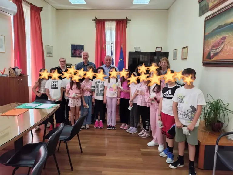 Επίσκεψη μαθητών στον δήμαρχο Αιγιάλειας, με προτάσεις και ζωγραφιές ΦΩΤΟ