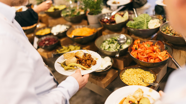 15 of the best buffets around the US that give Golden Corral a run for ...