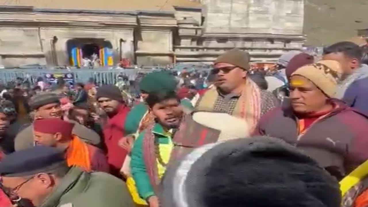 Kedarnath VIP darshan sparks uproar: Priests protest, slogans raised ...