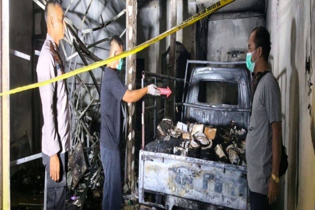 Petaka buru-buru dipanggil bapak, seisi rumah, motor dan Suzuki Carry ...
