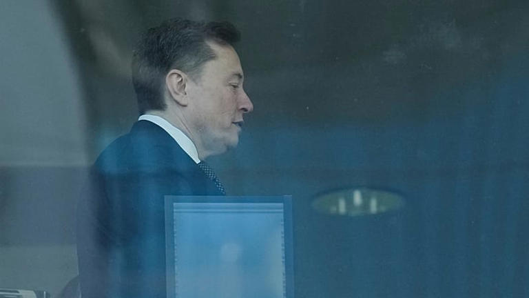 Elon Musk gerät am dritten Prozesstag mit OpenAI-Anwalt aneinander im ...