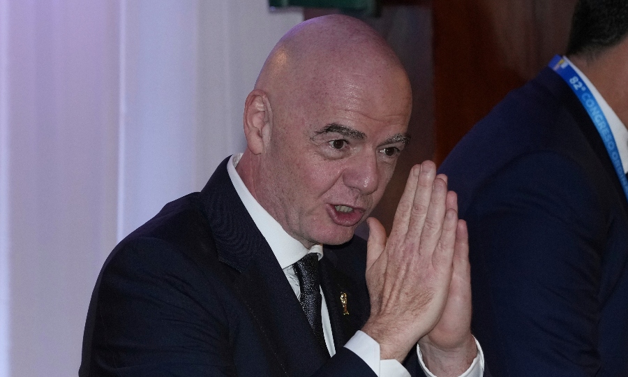 Η χειραψία ανάμεσα σε Ισραήλ και Παλαιστίνης που επιχείρησε ο Ινφαντίνο ...