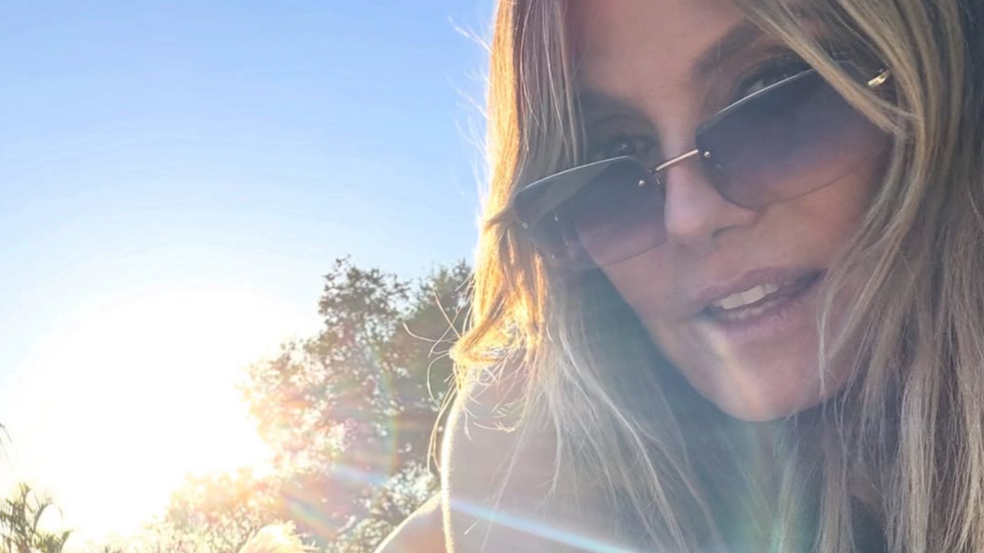 At 52, Heidi Klum wears a beach outfit that foreshadows the 2026 trend