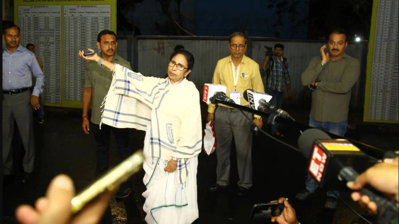 Kolkata Police restrict gatherings in 7 areas after tension at counting ...