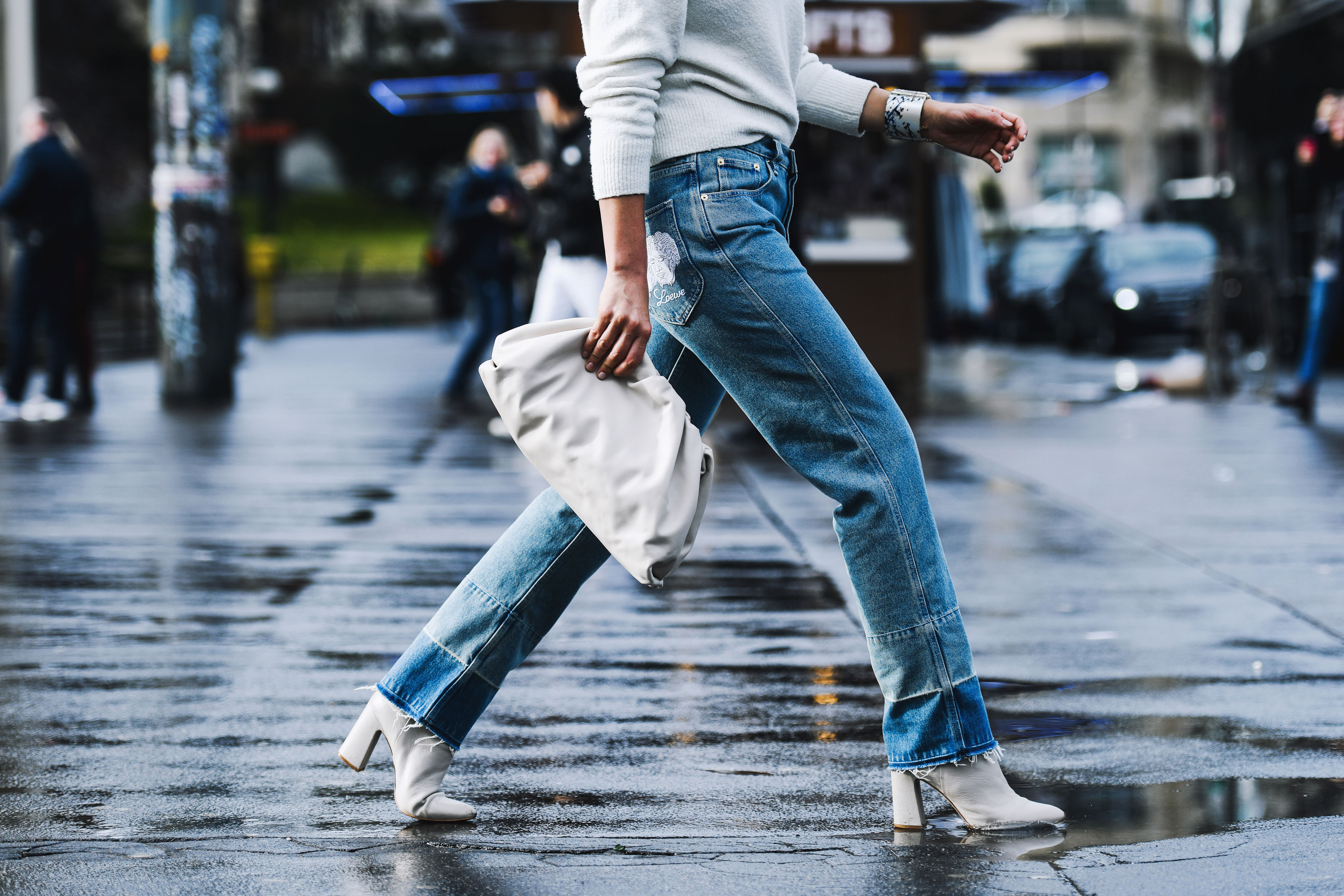 Nostalgie alert: deze klassieke denim trends zijn weer helemaal hot
