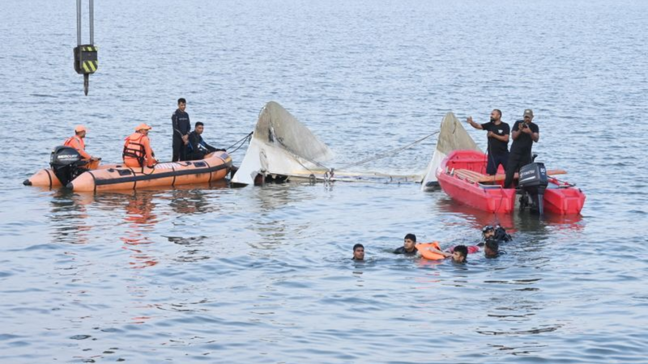Final hug underwater: Mother and child found together after Bargi boat ...