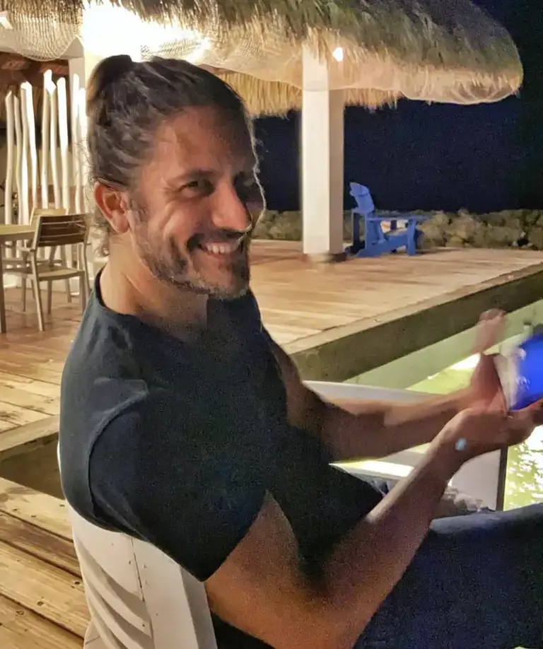 Así es Jose Lucena, el actor, músico y empresario hostelero que ha ...