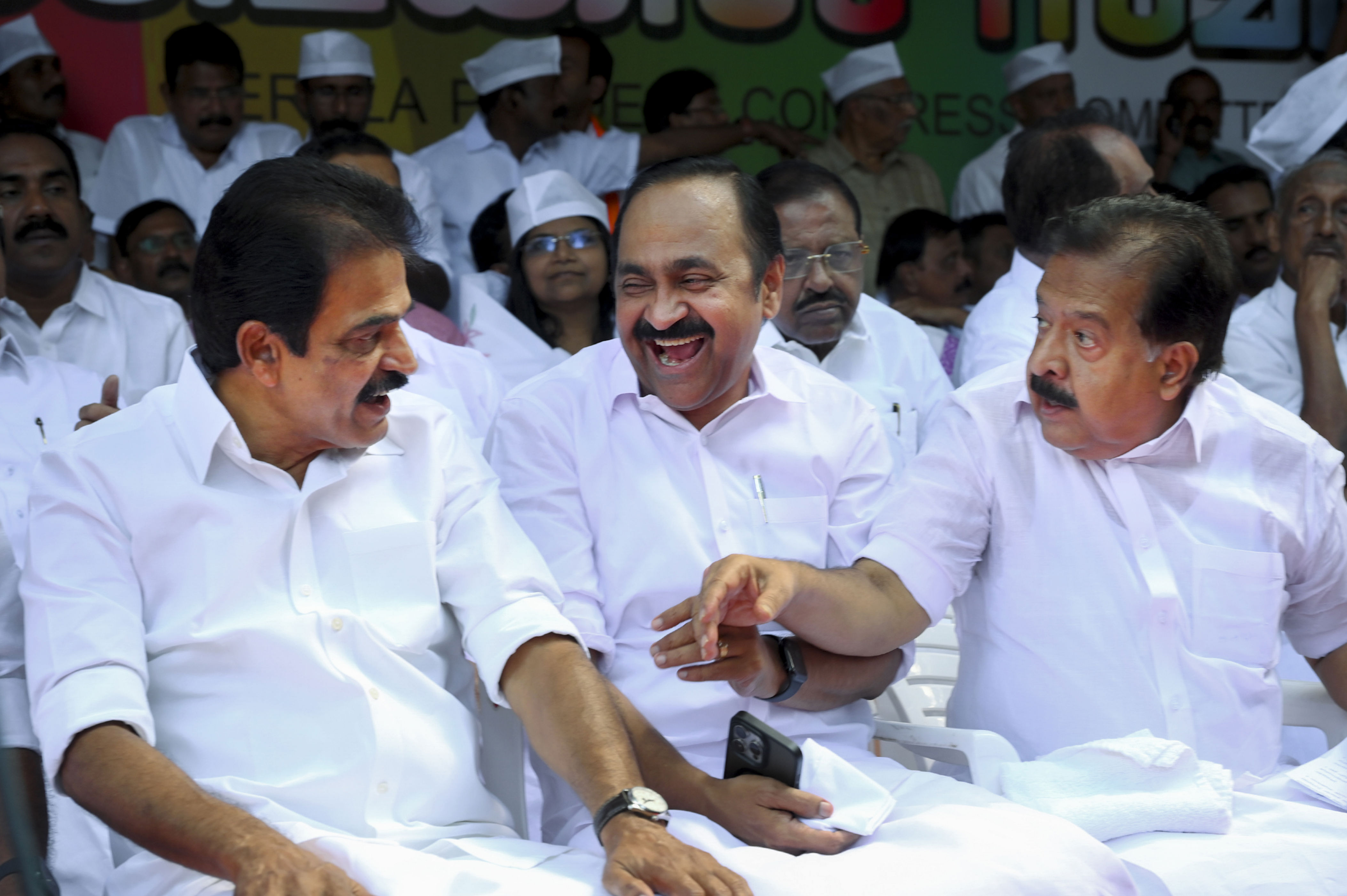 CLP authorises Cong high command to pick next Kerala CM